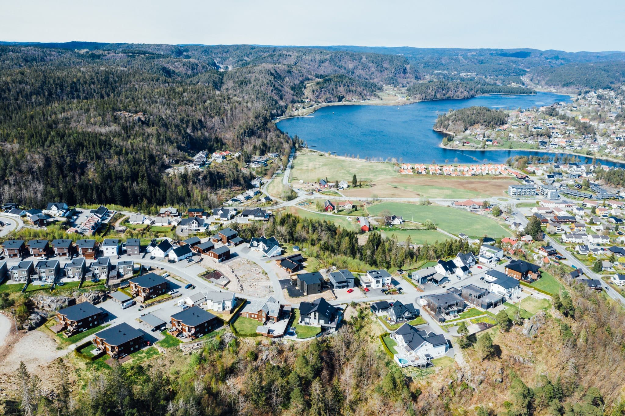 Hellvik Hus -Hus og hytter i hele landet. Bygg med glede i over 70 år-